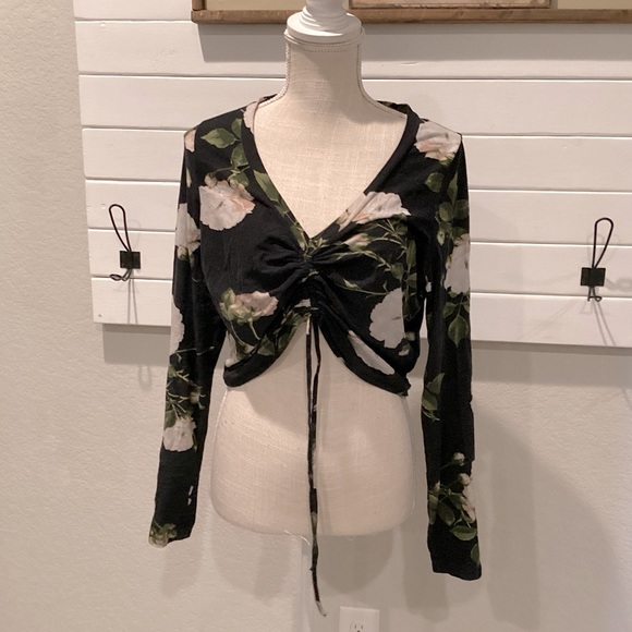 full circle trend | Tops | Full Circle Trends Crop Top | Poshmark